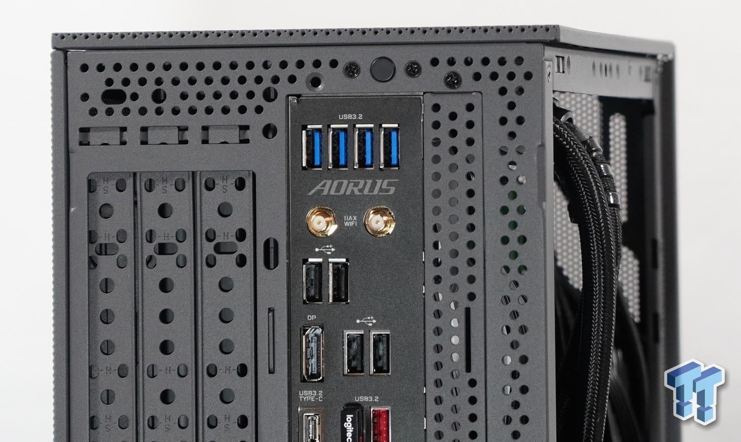 SSUPD Meshroom S SFF Chassis Review