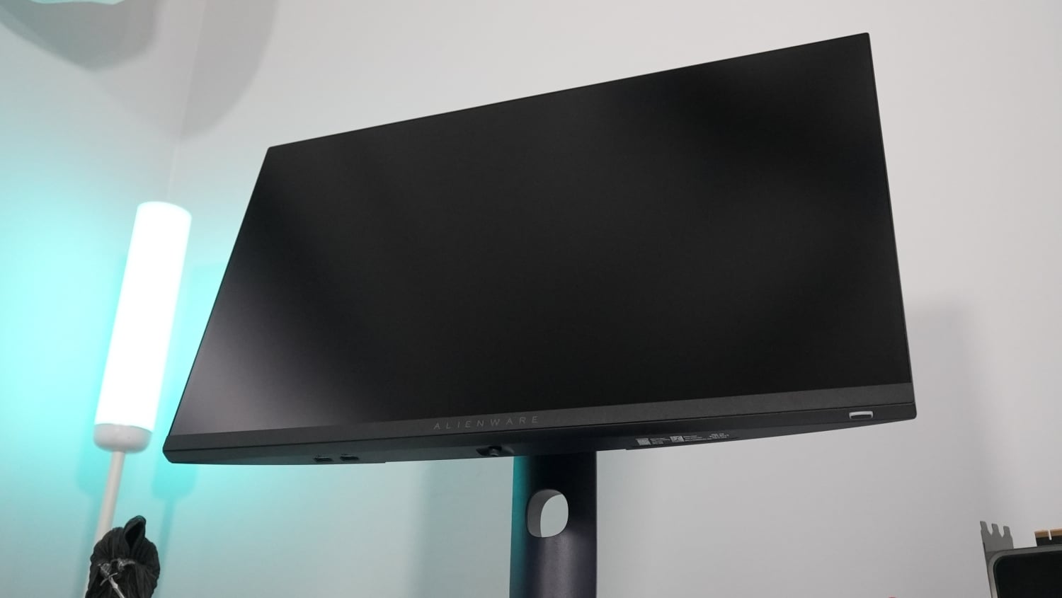 Alienware AW2725DM Gaming Monitor Review - 27-inch 1440p at 180Hz for $220