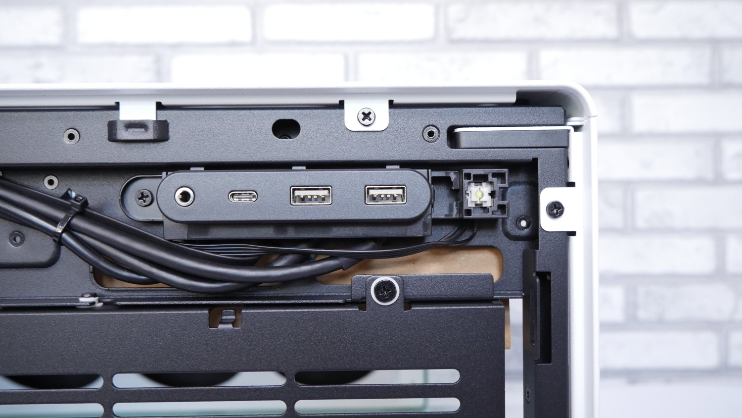 HAVN HS 420 VGPU Mid-Tower Chassis Review