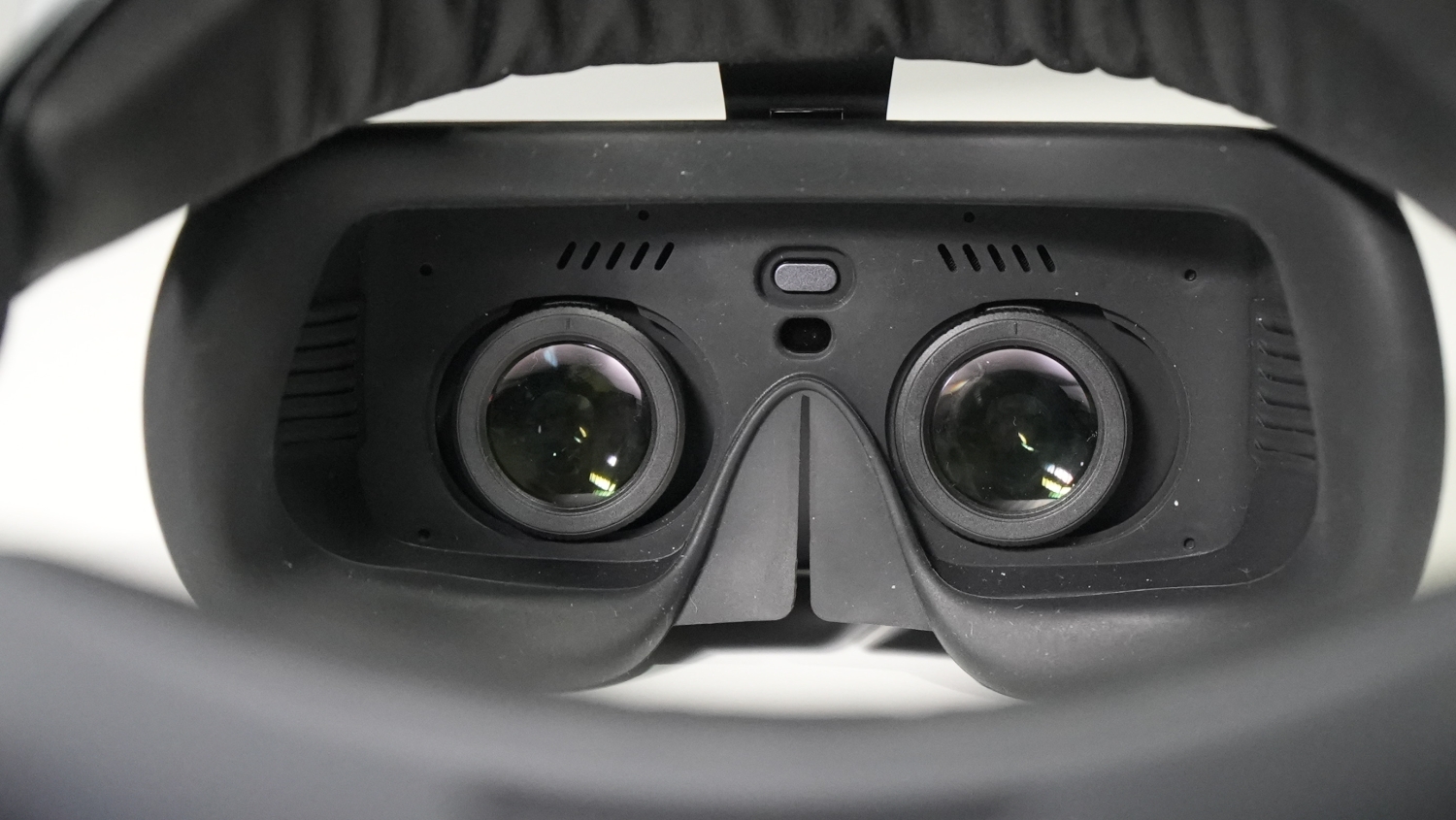 GOOVIS G3 MAX 3D HMD Review - Experience an IMAX-like Cinema in Your ...