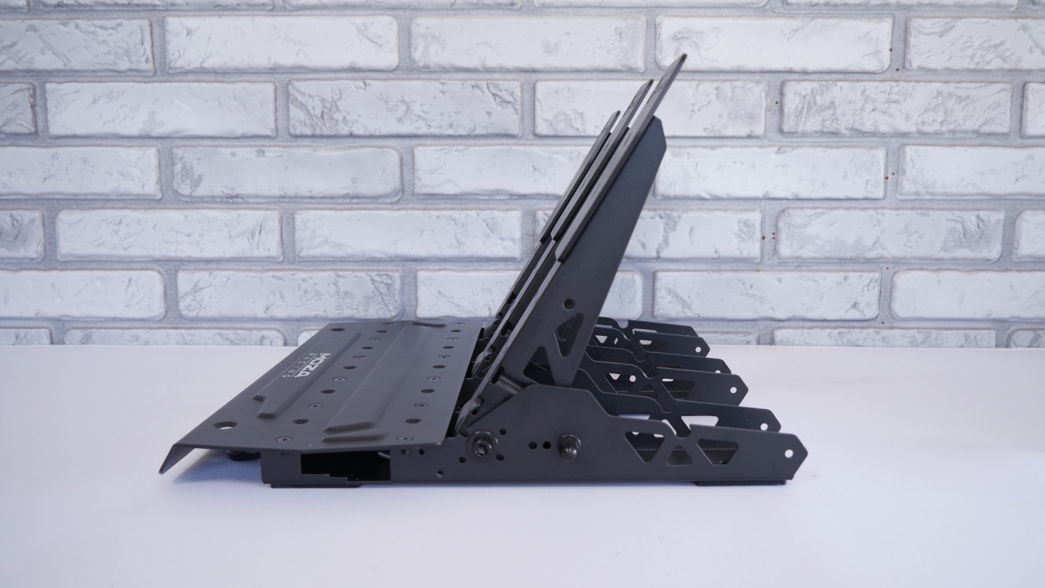 MOZA Racing R5 Direct Drive Base & Pedal Bundle Review