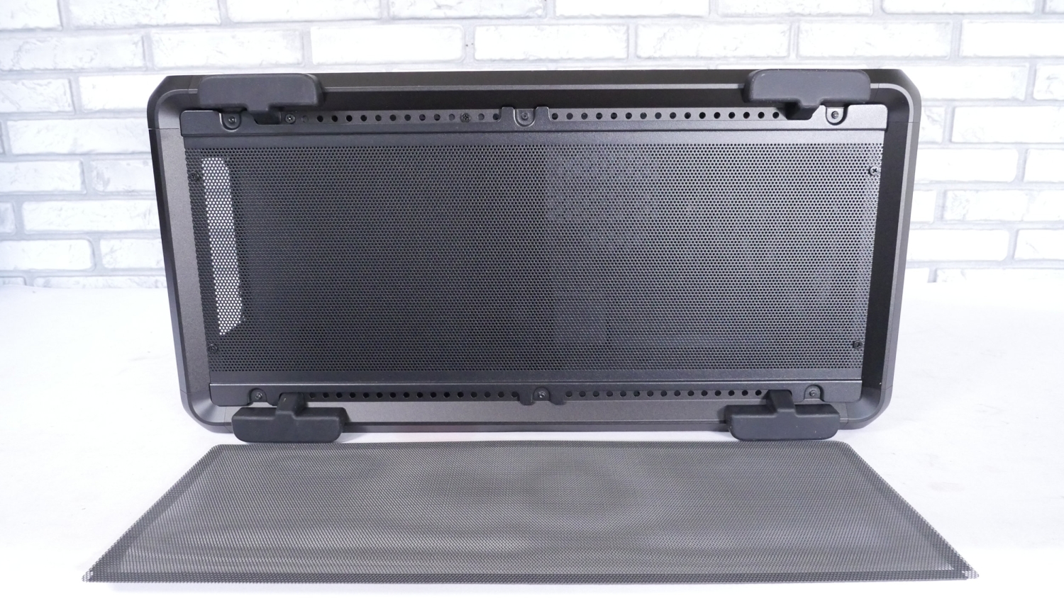 Cooler Master MasterFrame 600 Mid-Tower Chassis Review