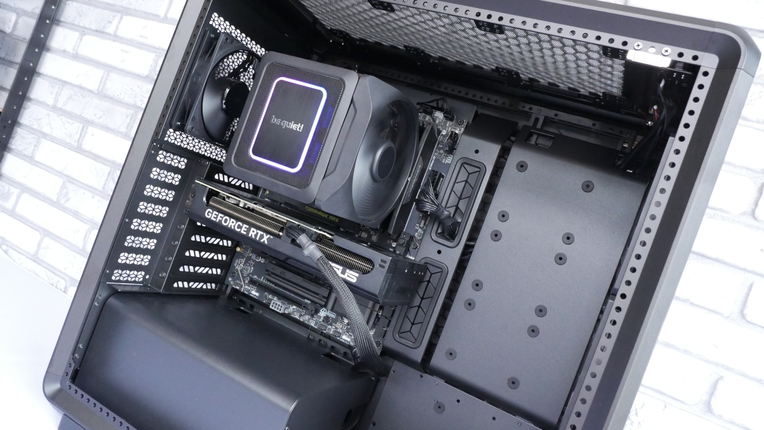 Cooler Master MasterFrame 600 Mid-Tower Chassis Review