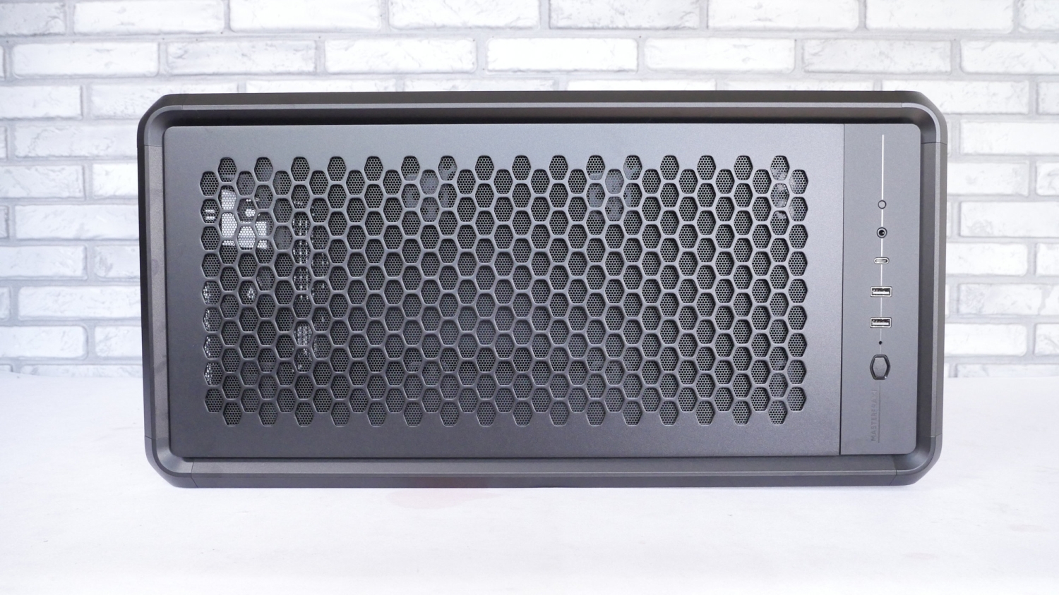 Cooler Master MasterFrame 600 Mid-Tower Chassis Review