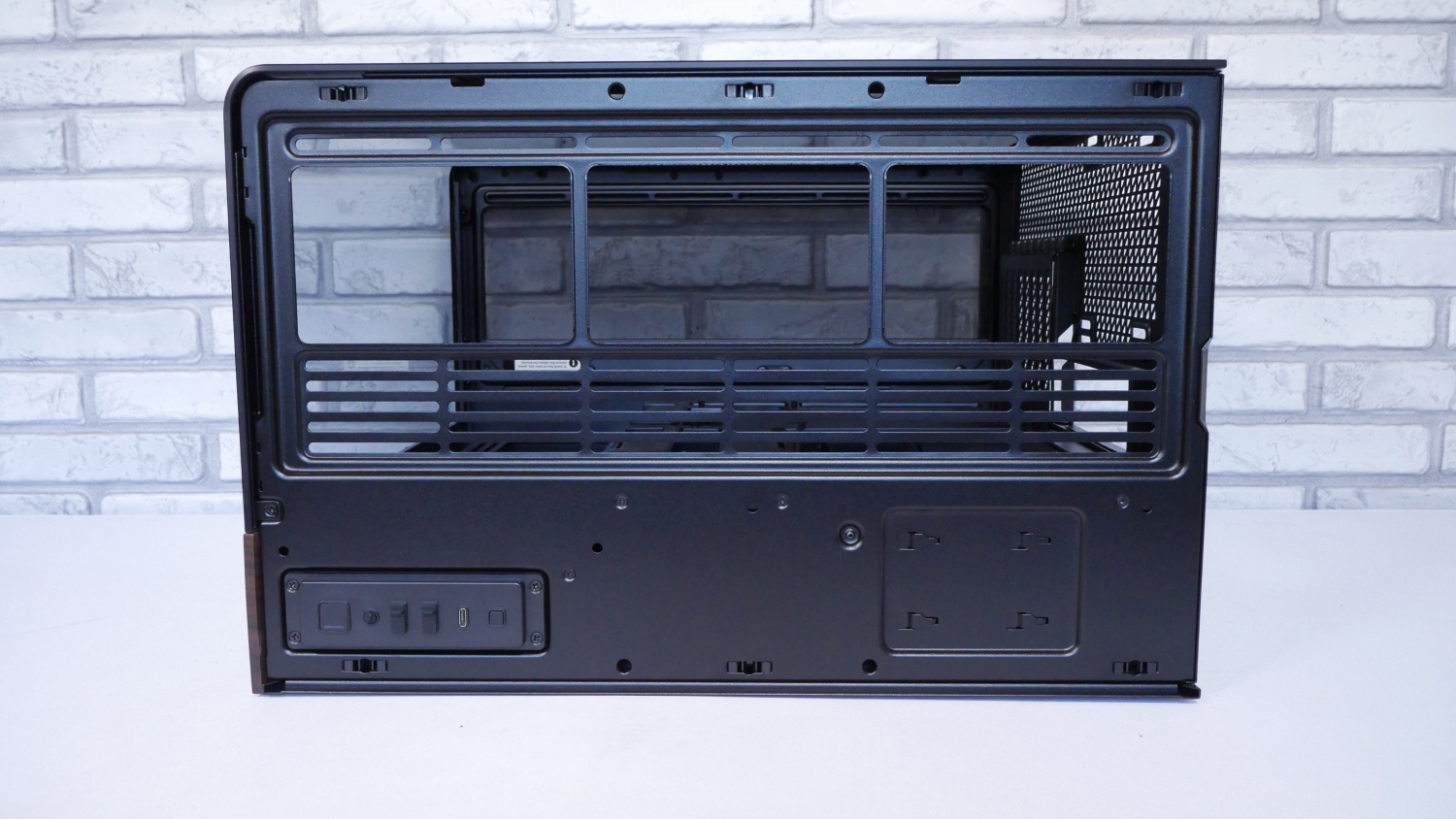 Antec C8 Curve Wood Full-Tower Chassis Review
