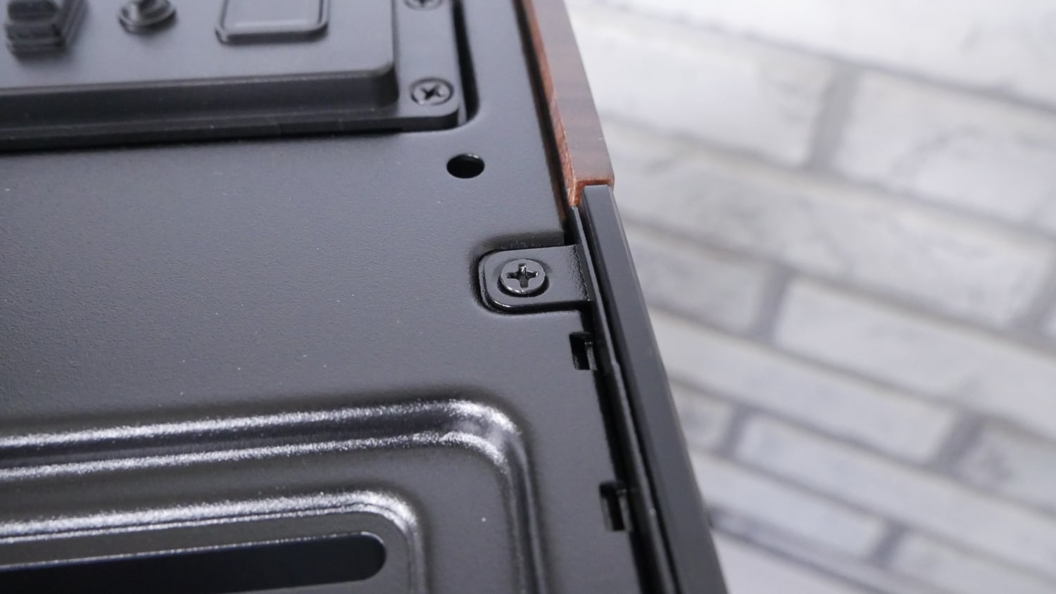 Antec C8 Curve Wood Full-Tower Chassis Review