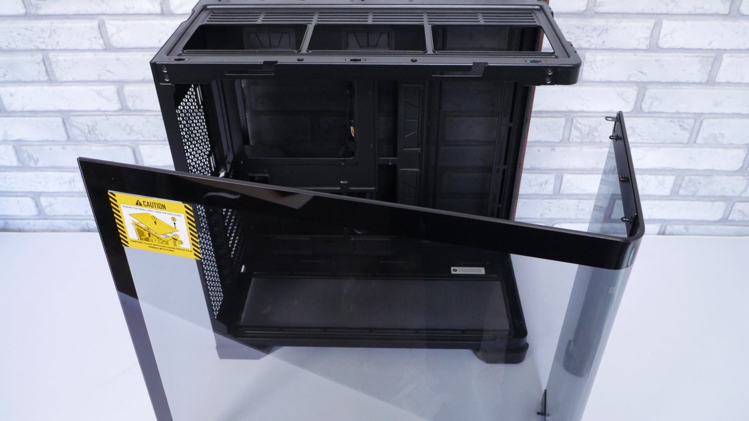 Antec C8 Curve Wood Full-Tower Chassis Review