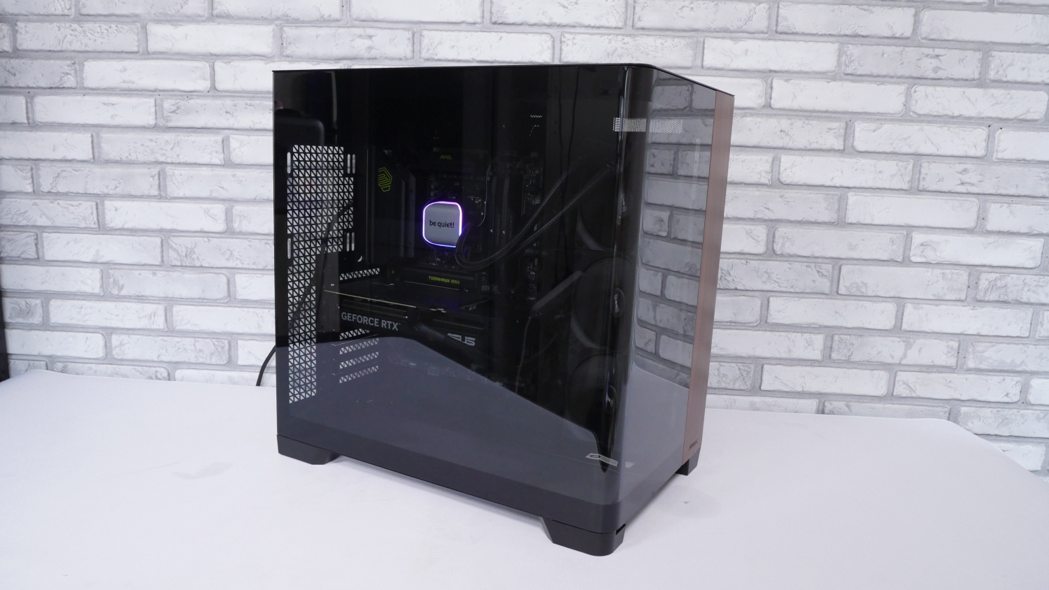 Antec C8 Curve Wood Full-Tower Chassis Review