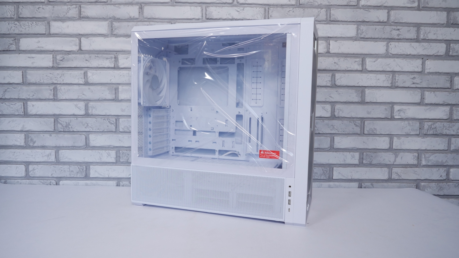 Lian Li LANCOOL 217 INF Mid-Tower Chassis Review