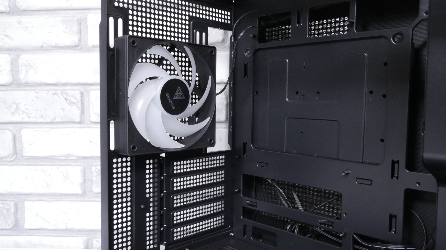GAMDIAS ATHENA M4M Compact Micro Tower Chassis Review