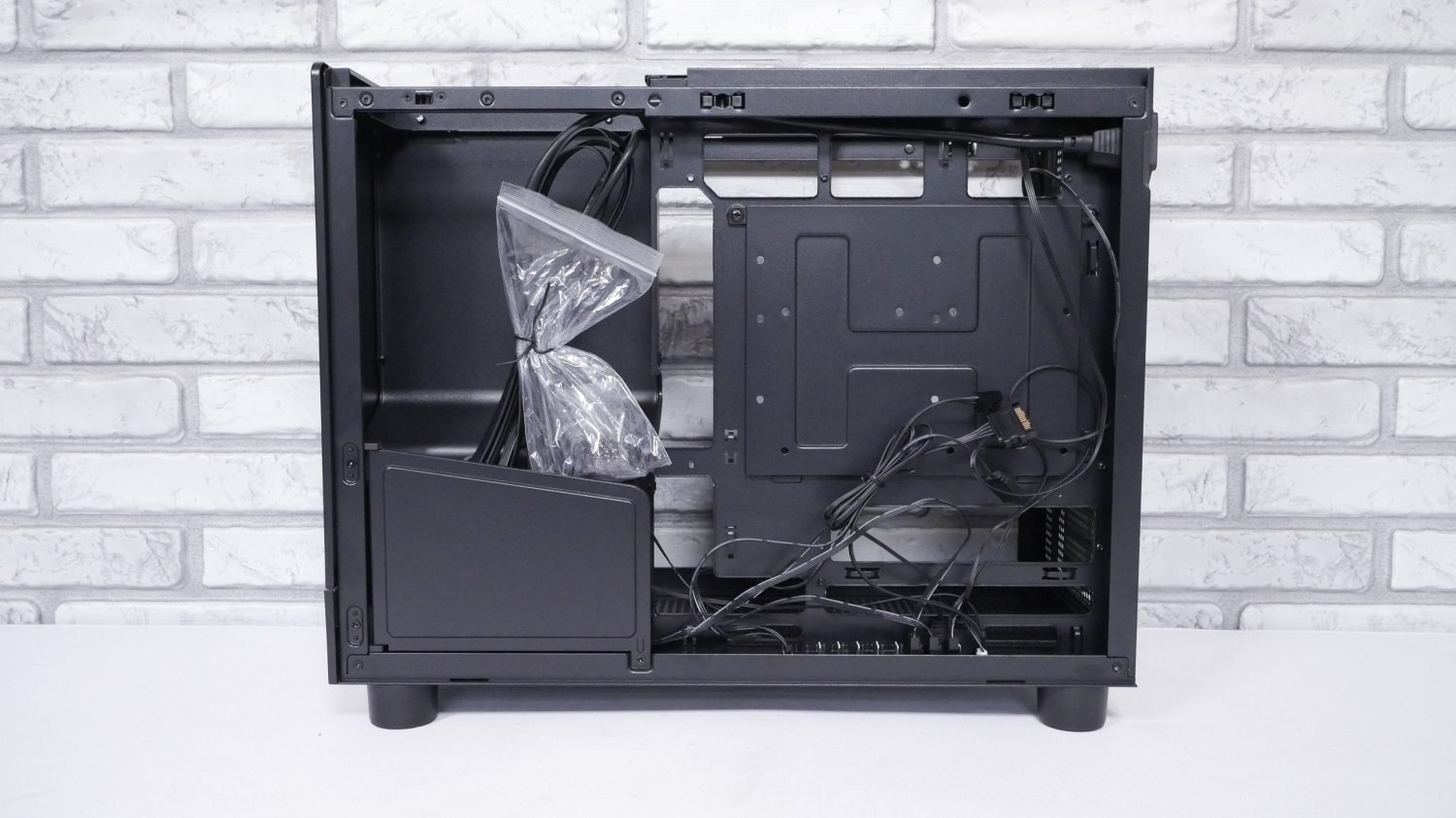 GAMDIAS ATHENA M4M Compact Micro Tower Chassis Review