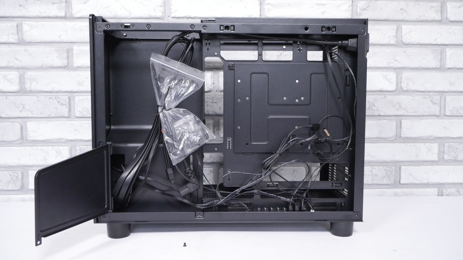 GAMDIAS ATHENA M4M Compact Micro Tower Chassis Review
