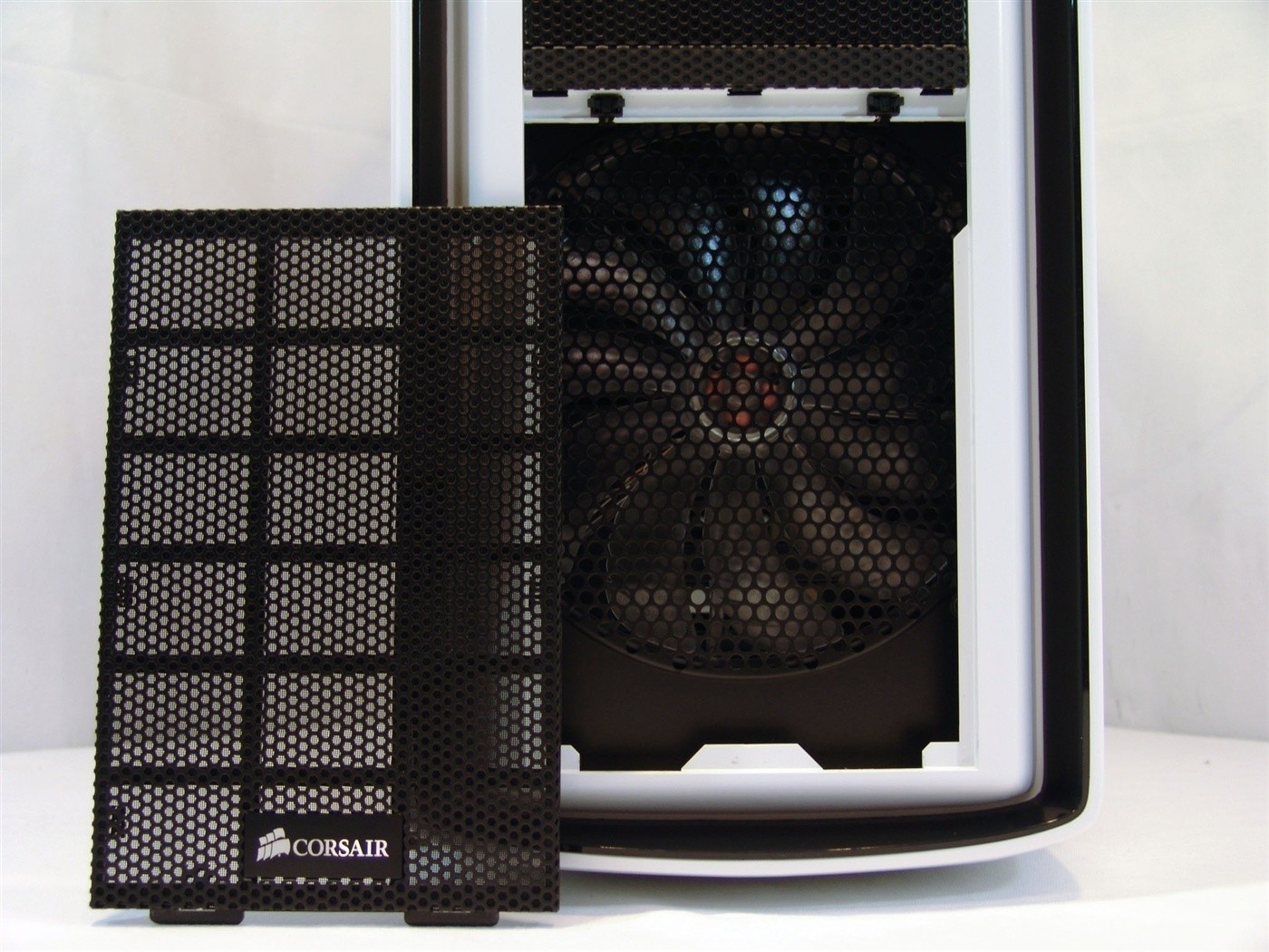 Corsair White Graphite Series 600T Mid Tower Case Review | TweakTown