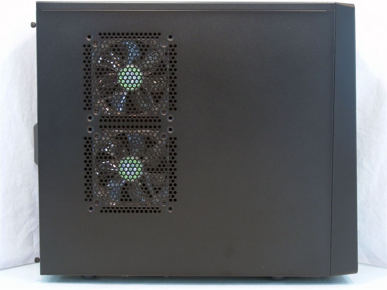 XClio Touch 320 Mid Tower Chassis Review | TweakTown