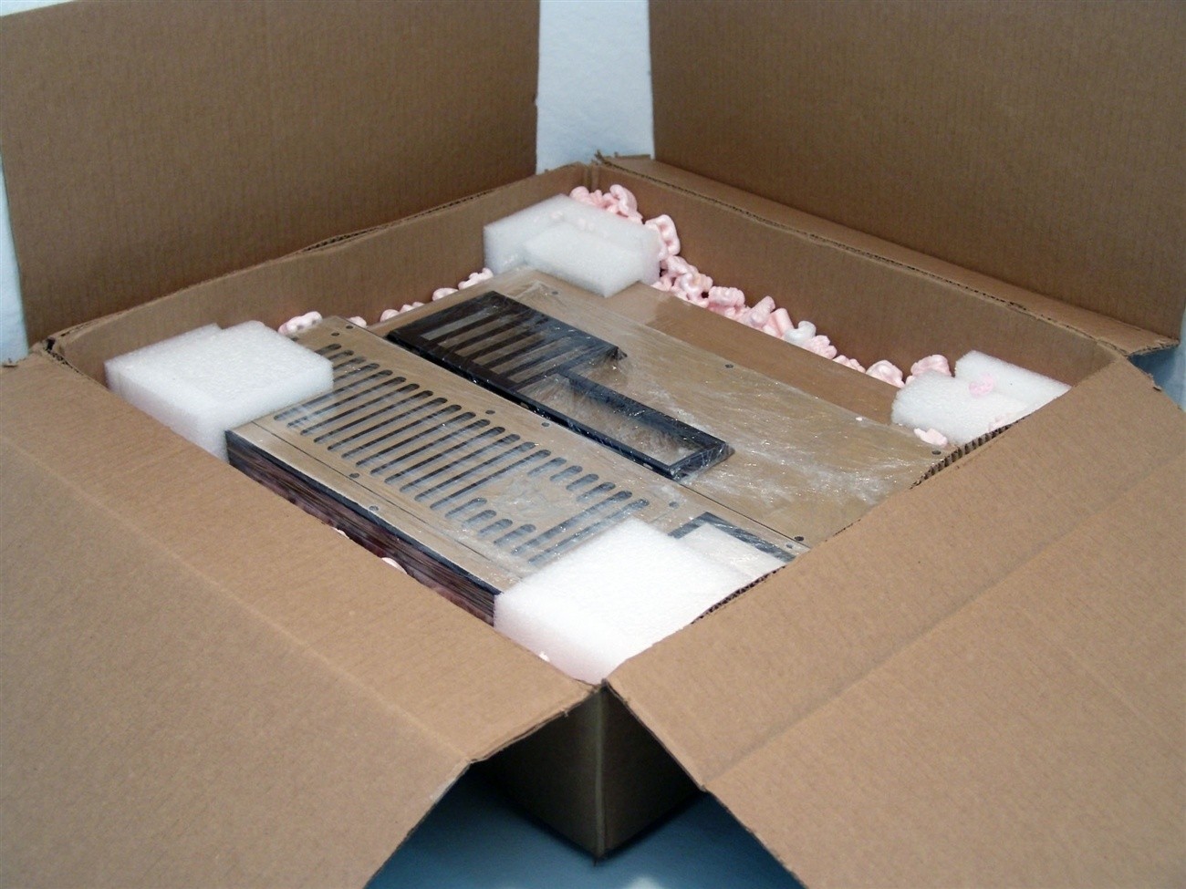 Danger Den Q20 Black Series Shadow Acrylic Chassis Review | TweakTown