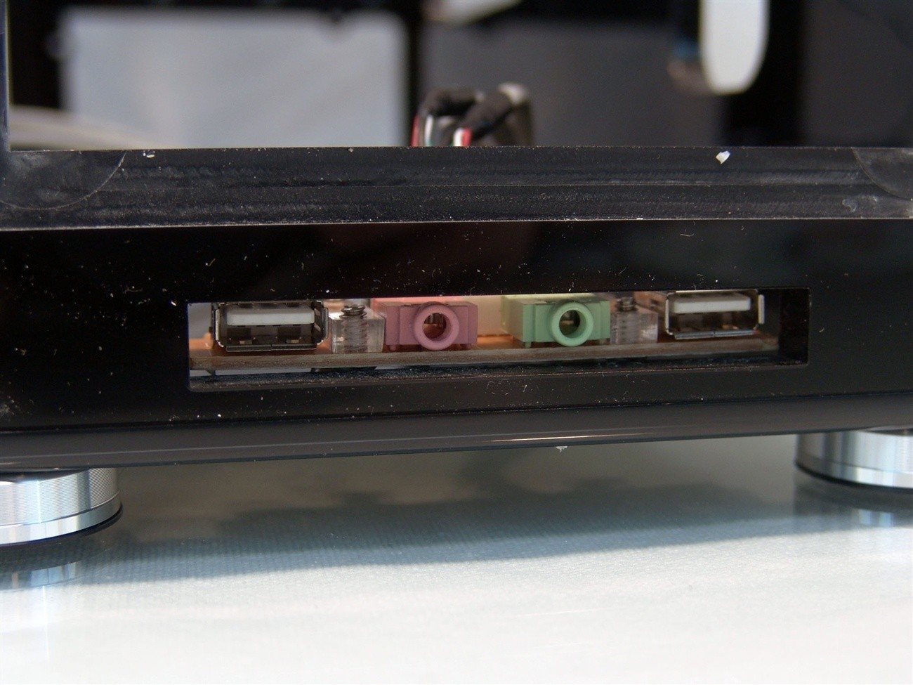 Danger Den Q20 Black Series Shadow Acrylic Chassis Review | TweakTown