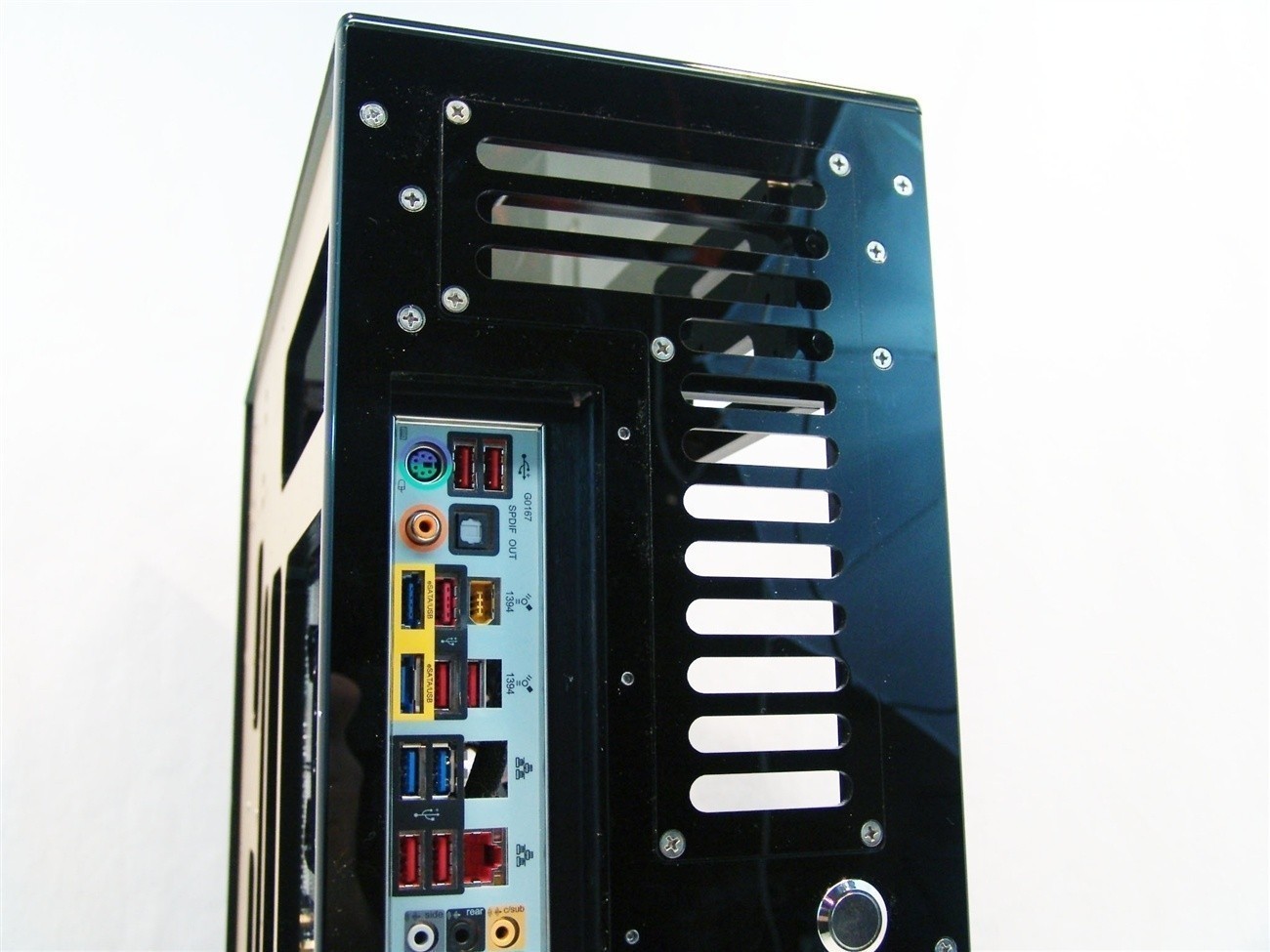 Danger Den Q20 Black Series Shadow Acrylic Chassis Review | TweakTown