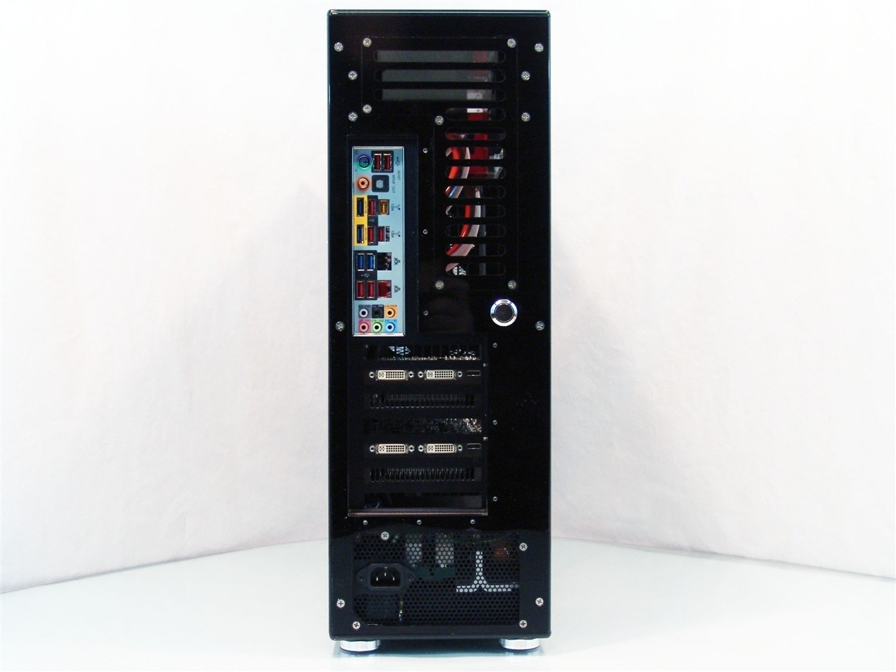 Danger Den Q20 Black Series Shadow Acrylic Chassis Review | TweakTown