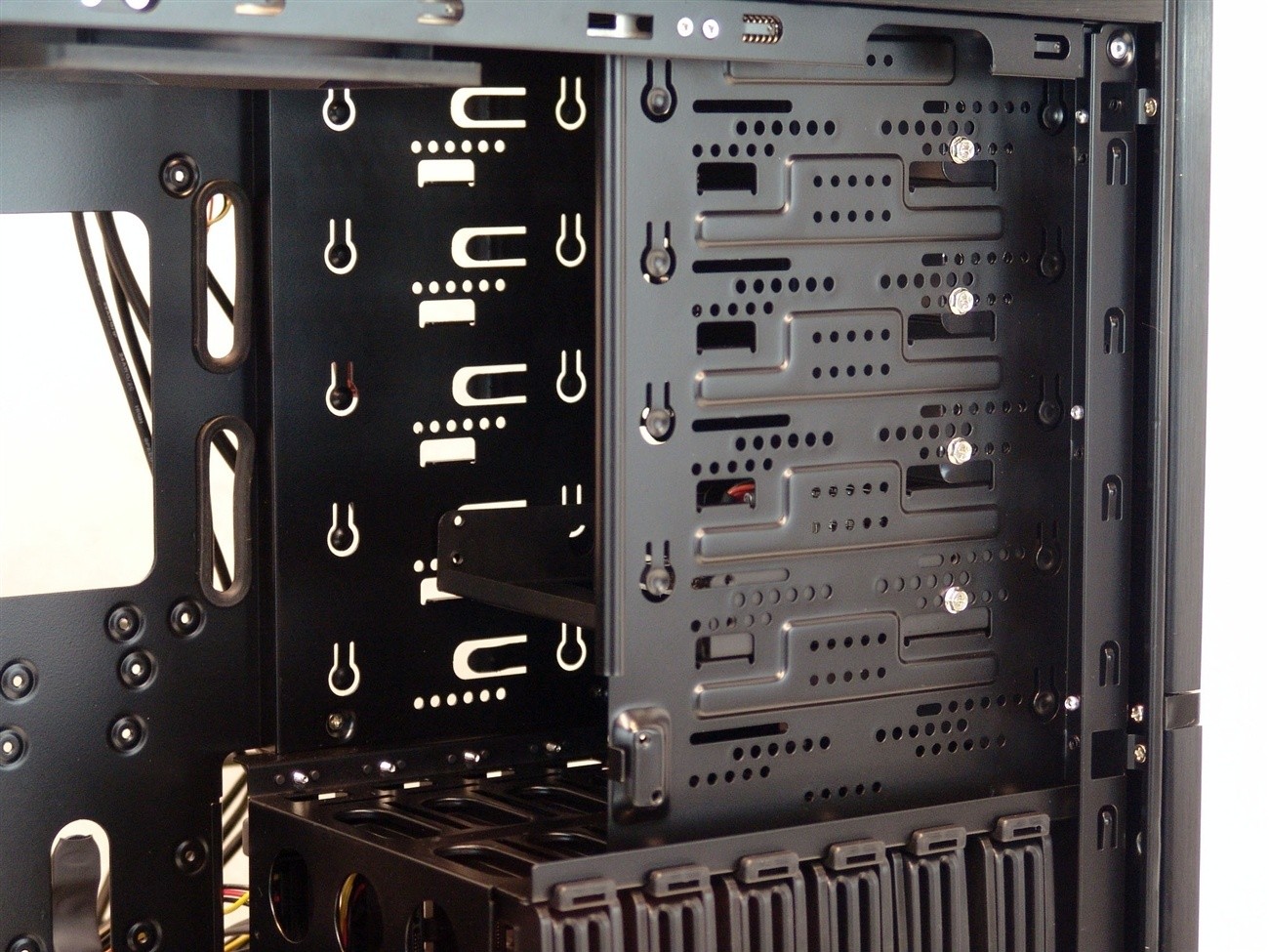 Maingear Shift Limited Edition Chassis Review | TweakTown