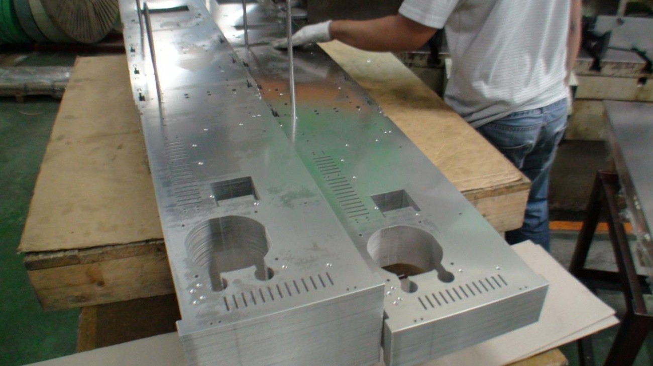 Lian Li Factory Tour Video - What goes into making an Aluminum Chassis ...