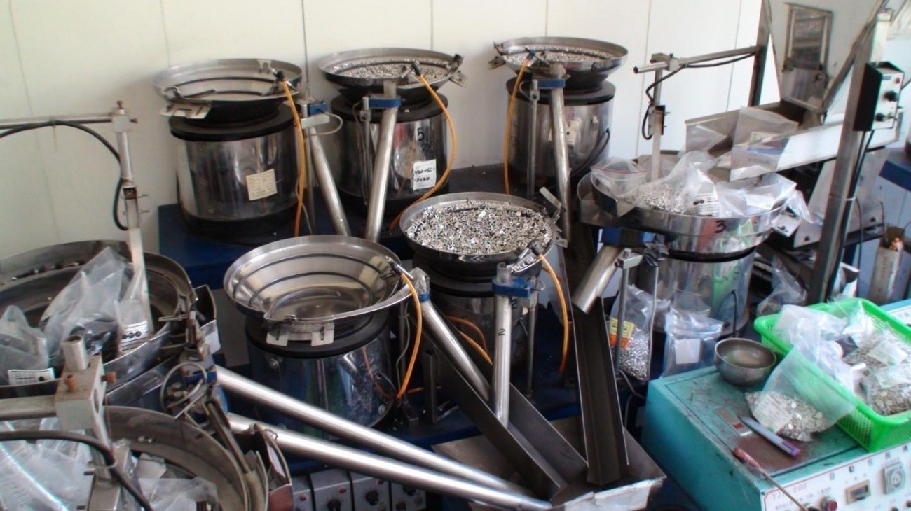 Lian Li Factory Tour Video - What goes into making an Aluminum Chassis ...