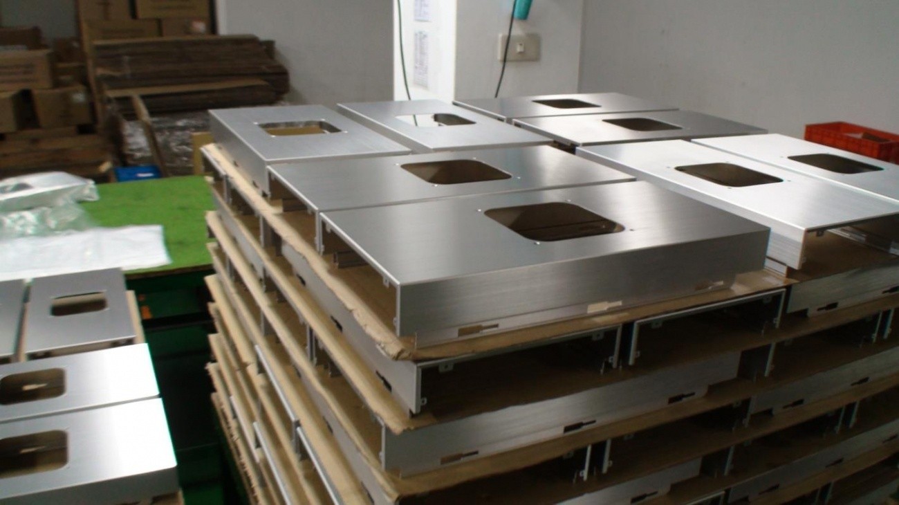 Lian Li Factory Tour Video - What goes into making an Aluminum Chassis ...