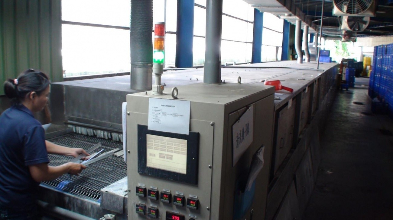 Lian Li Factory Tour Video - What goes into making an Aluminum Chassis ...