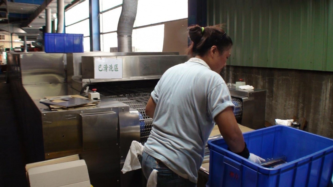 Lian Li Factory Tour Video - What goes into making an Aluminum Chassis ...