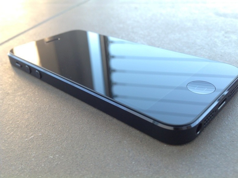 Apple iPhone 5 Smartphone Review | TweakTown