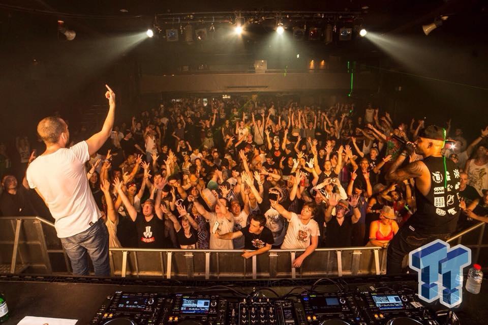 Justin 2,000mAh Ultra Slim Power Bank Mobile Battery Review | TweakTown