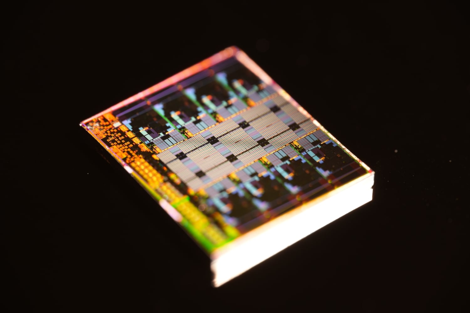 Check out these beautiful high-res die shots of AMD's new Zen 5 CCD ...