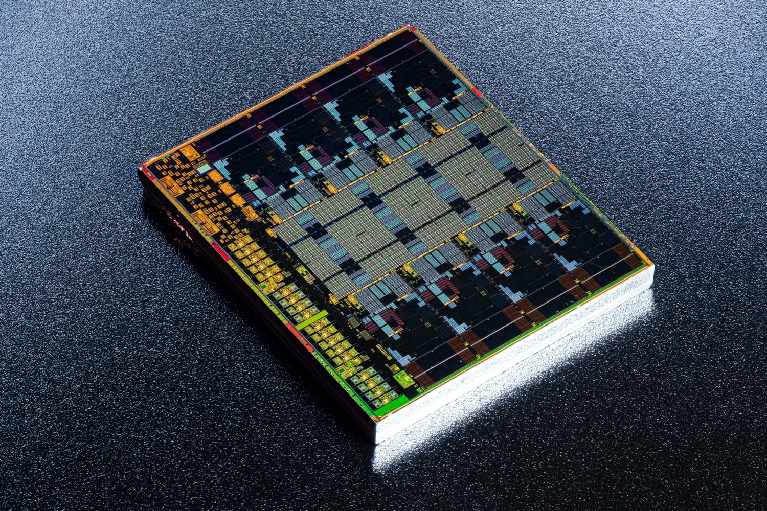 Check out these beautiful high-res die shots of AMD's new Zen 5 CCD ...
