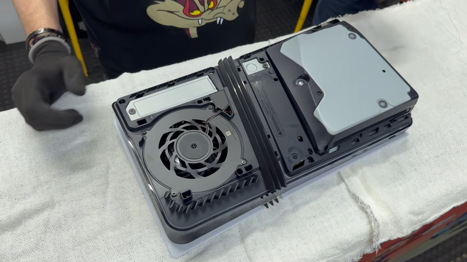 PlayStation 5 Pro detailed specs and teardown: 16GB GDDR6 + new 2GB ...