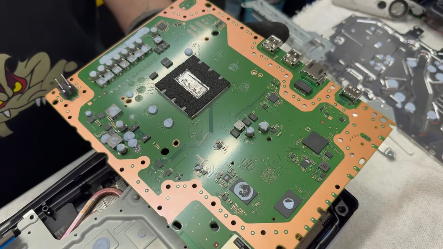 PlayStation 5 Pro detailed specs and teardown: 16GB GDDR6 + new 2GB ...