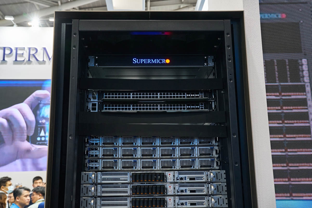 Supermicro stuffs up a HUGE order of NVIDIA GB200 NVL72 AI servers ...