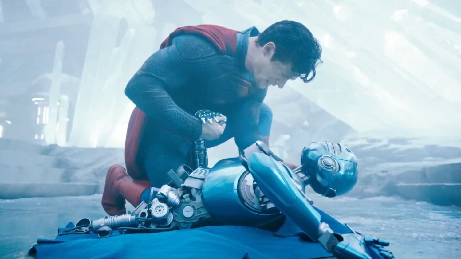 The new Superman teaser is here, with Supes fighting a Kaiju and Krypto ...