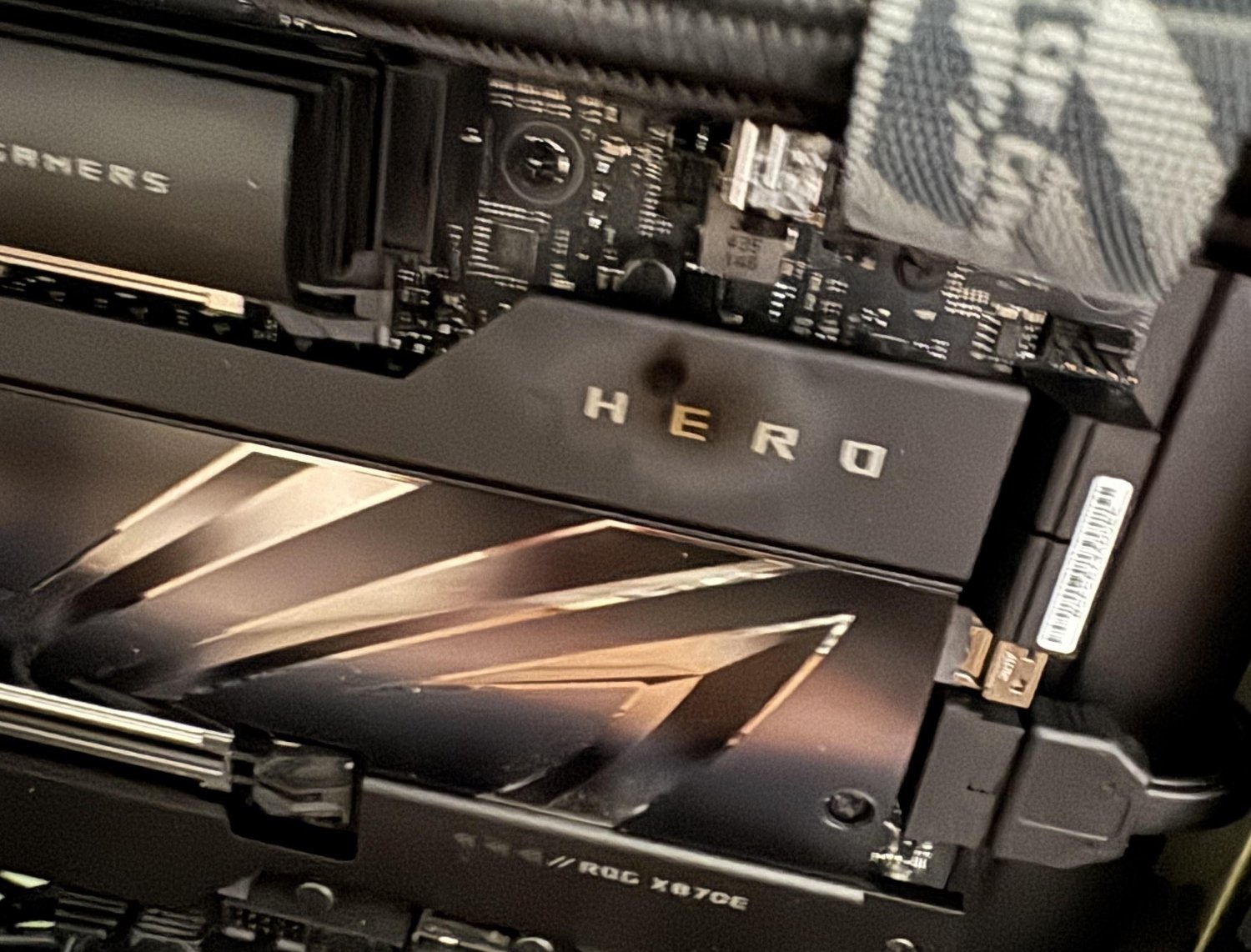 ASUS ROG Astral RTX 5090 catches fire, started to smoke: burn marks on both GPU and motherboard