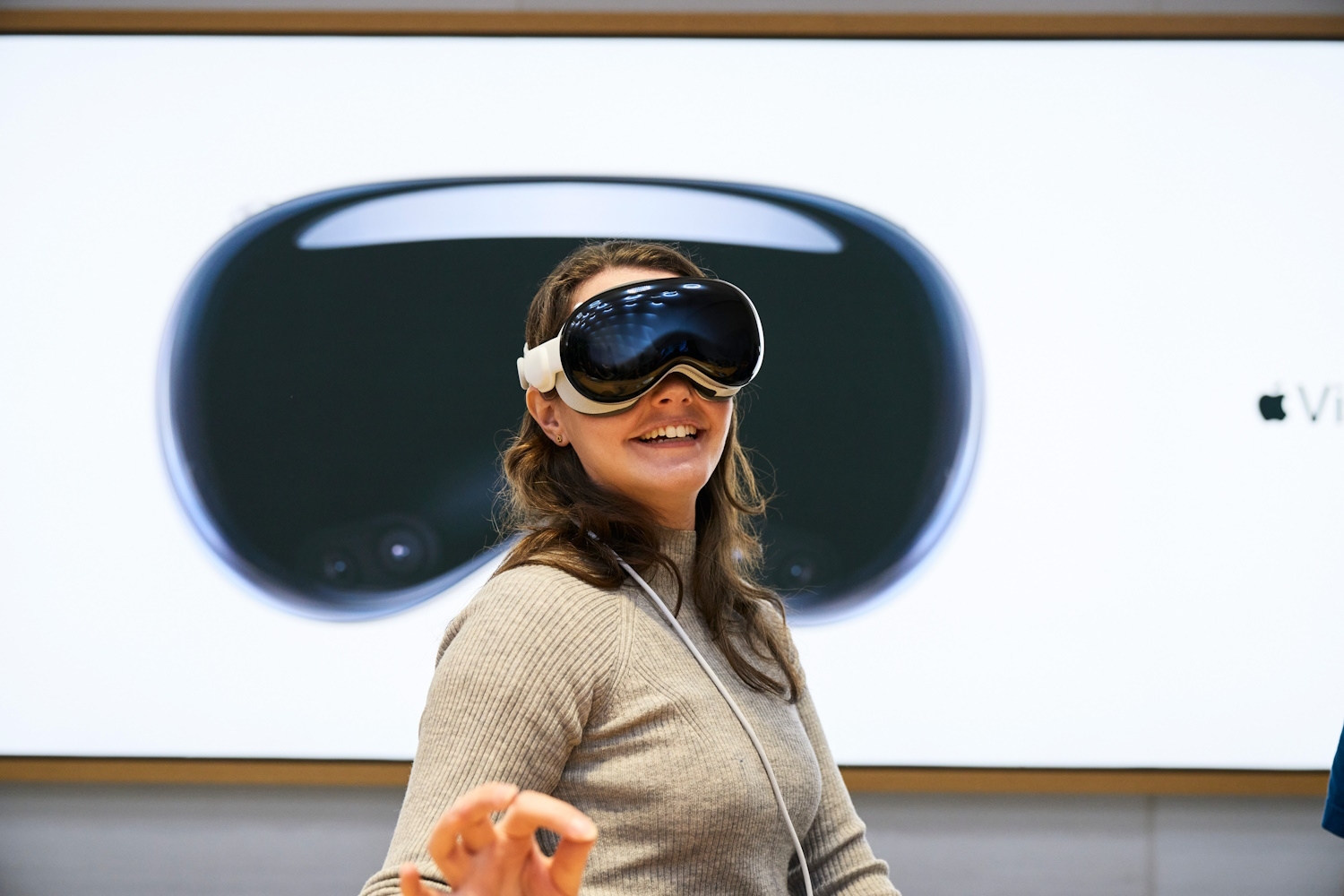 Apple files lawsuit against former employee for taking Vision Pro ...