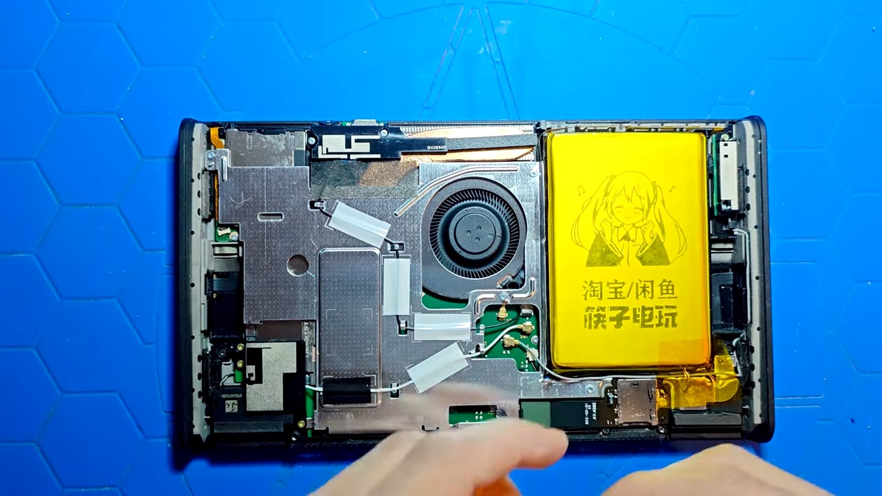 Modder replaces Nintendo Switch 2 battery - $40 upgrade extends battery ...