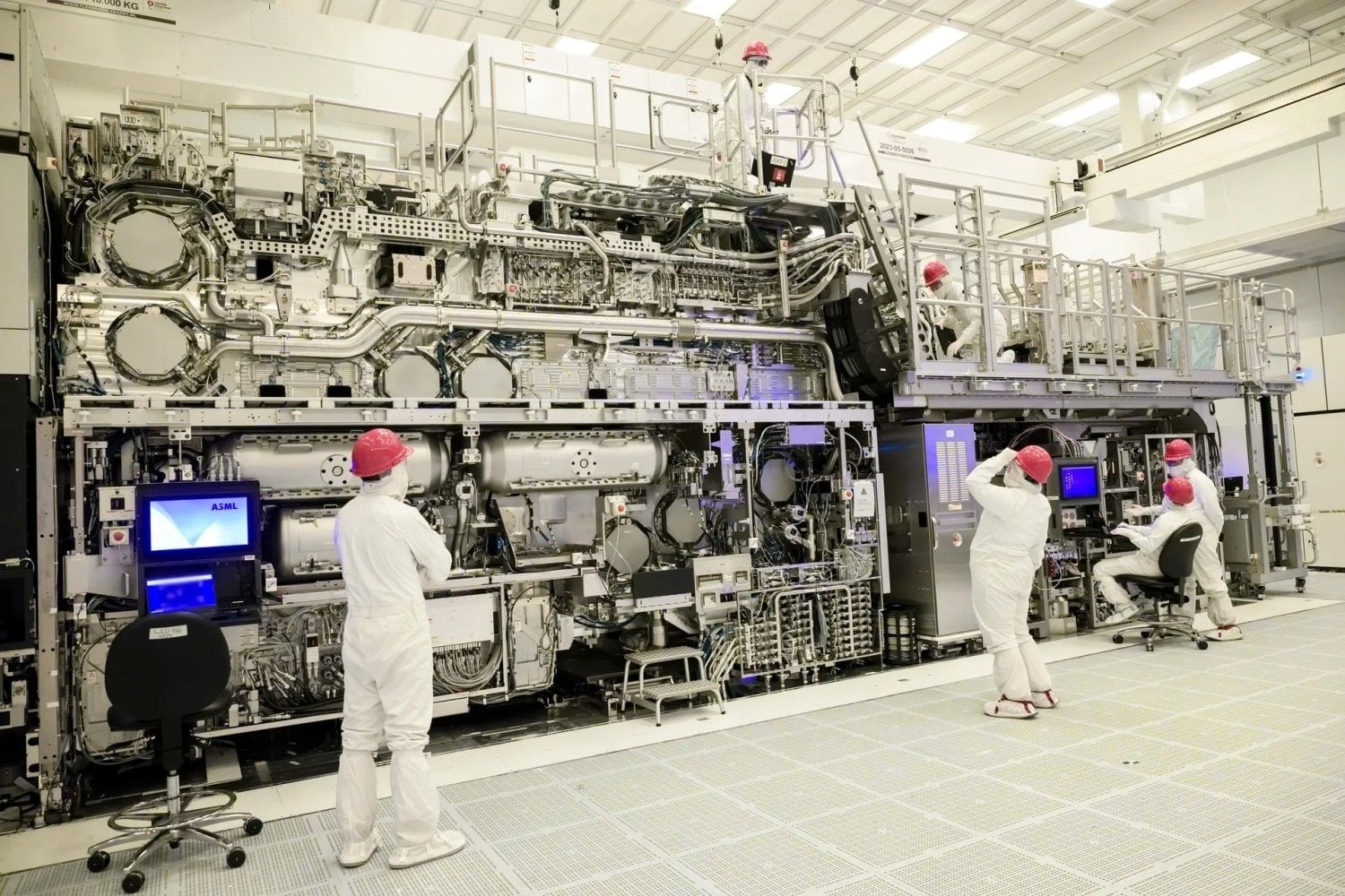 Intel increases ASML's new High-NA EUV machine orders, ready for 14A ...