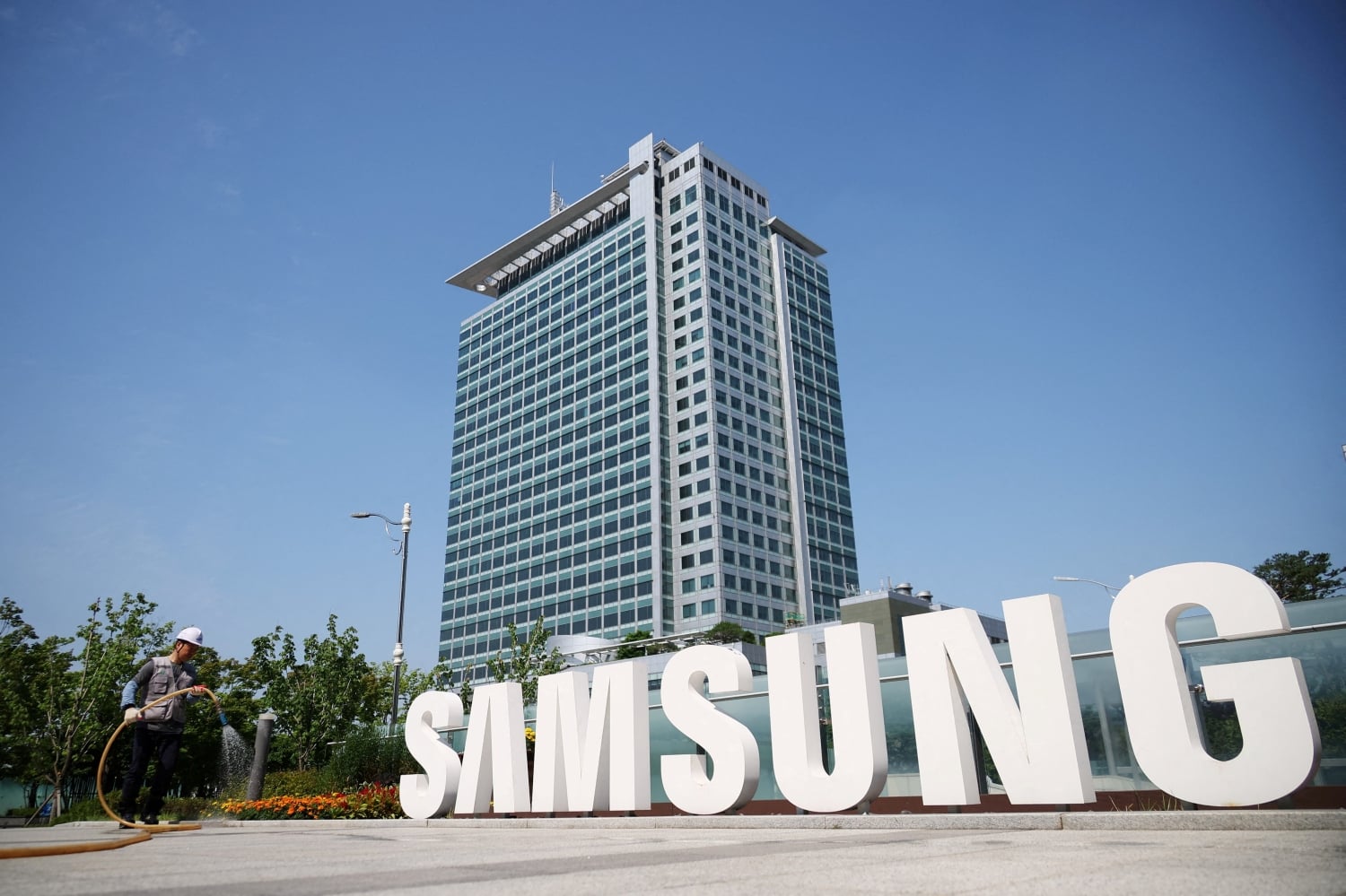 Samsung readying mass production of next-gen HBM4 memory in 2026, 24Gb ...