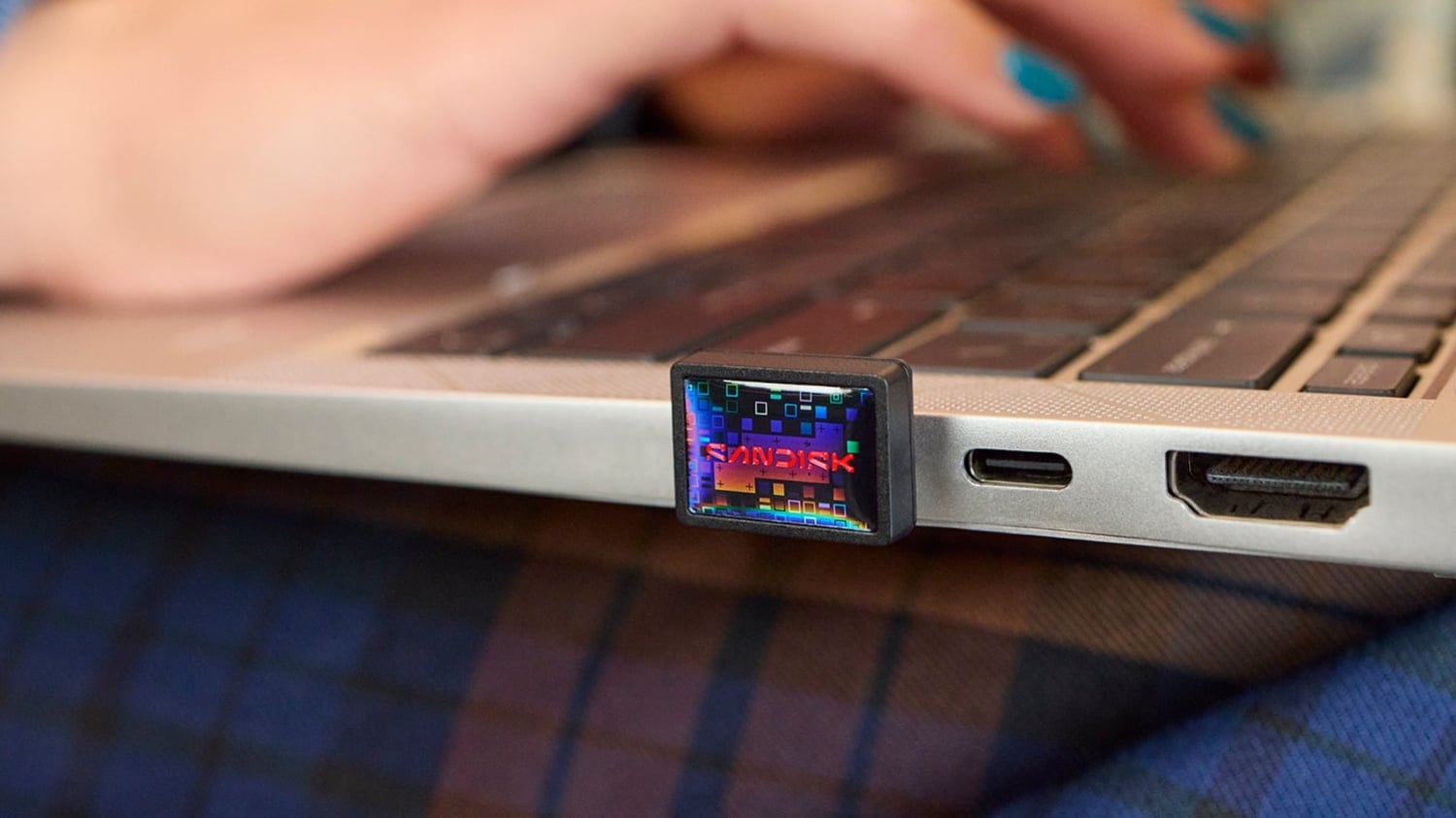 Sandisk has just released the world's smallest 1TB USB-C flash drive