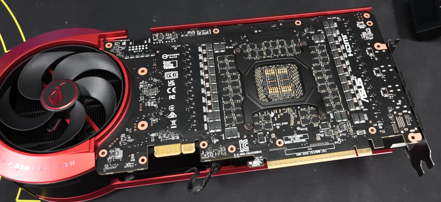 Der8auer pulls over 750W on 12V-2x6 cable on ASUS ROG MATRIX RTX 5090 ...