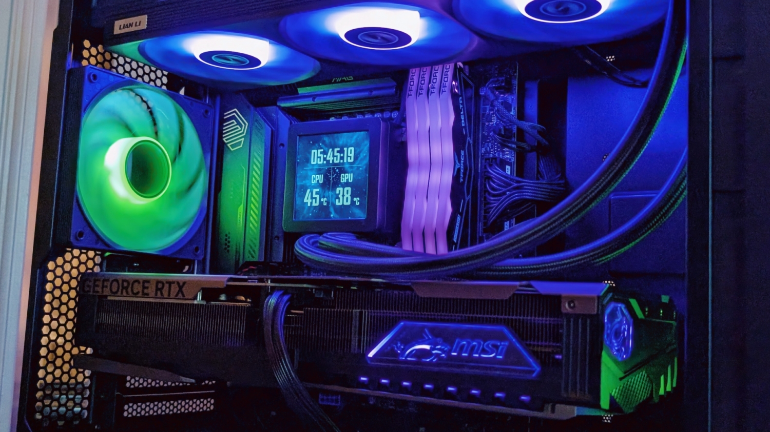 LIAN LI's new affordable compact case has an infinity mirror front panel