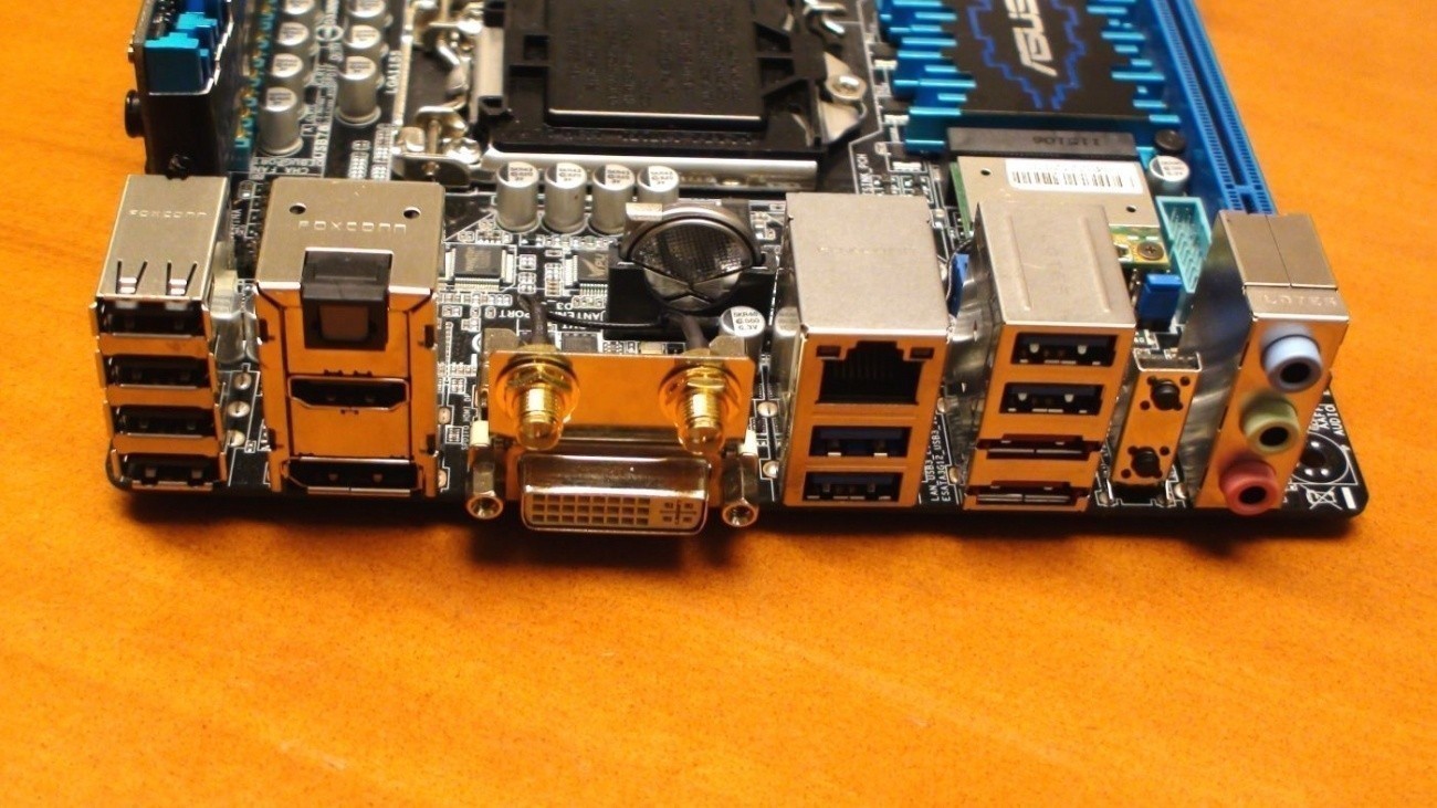 Mini-ITX + Overclocking + Ivy Bridge + Gaming = ASUS P8Z77-I (hands-on ...
