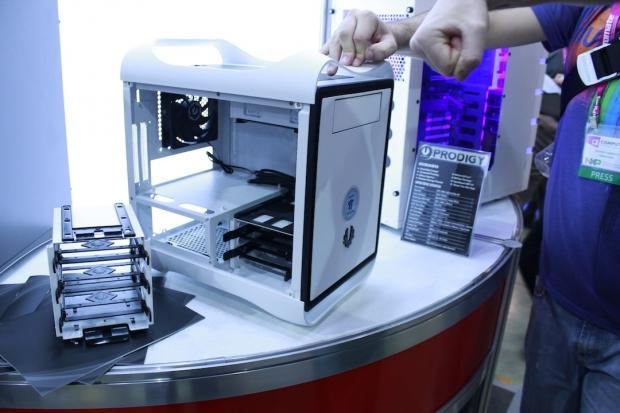 BitFenix introduce Prodigy, mini-ITX with handles and good looks