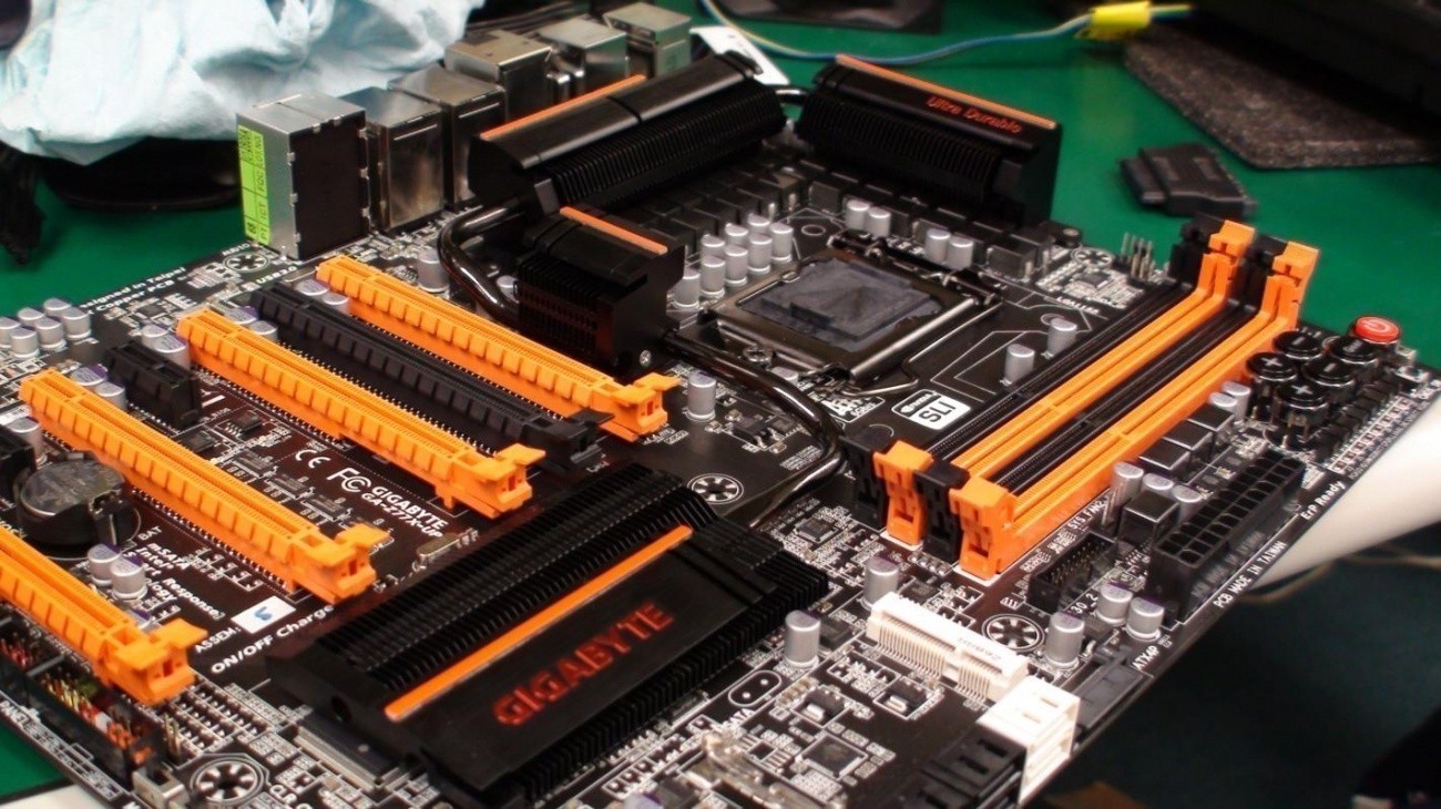 GIGABYTE breaks Core i7 3770K OC World Record at 7102MHz with upcoming ... GIGABYTE breaks Core i7 3770K OC World Record at 7102MHz with upcoming ...