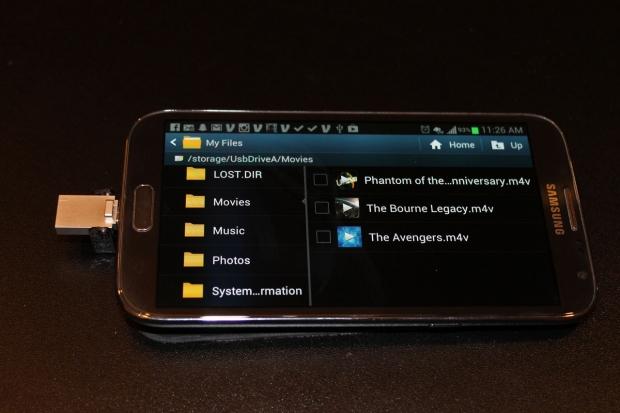 Kingston shows prototype dual-connector USB drive for mobile phones