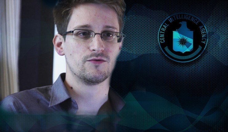 Edward Snowden asks Russia for protection, after threats from the US