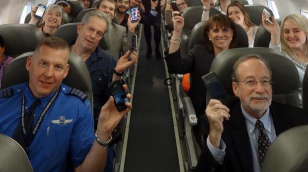 Flight attendants demand FAA to revert the use of electronic devices